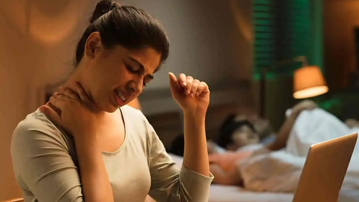 5 Proven Physiotherapy Exercises for Neck Pain (Stretches)